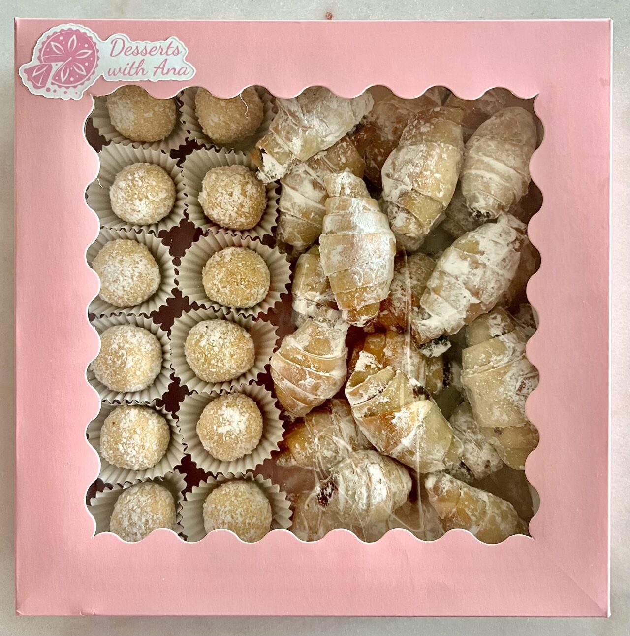 Medium assorted dessert box – Desserts with Ana